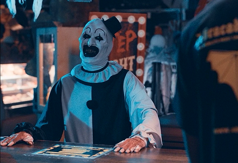 【テリファー2】映画テリファー 終わらない惨劇のネタバレレビューと考察│縦の糸はホラー 横の糸はゾンビ